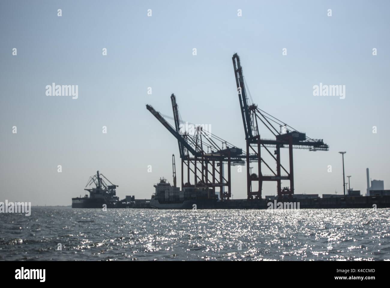 Container loading hi-res stock photography and images - Alamy