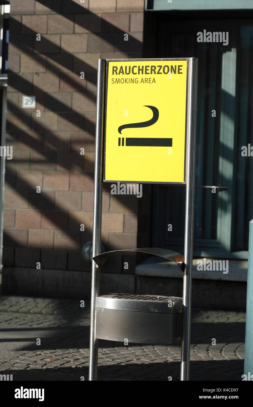 Ashtray sign hi-res stock photography and images - Alamy