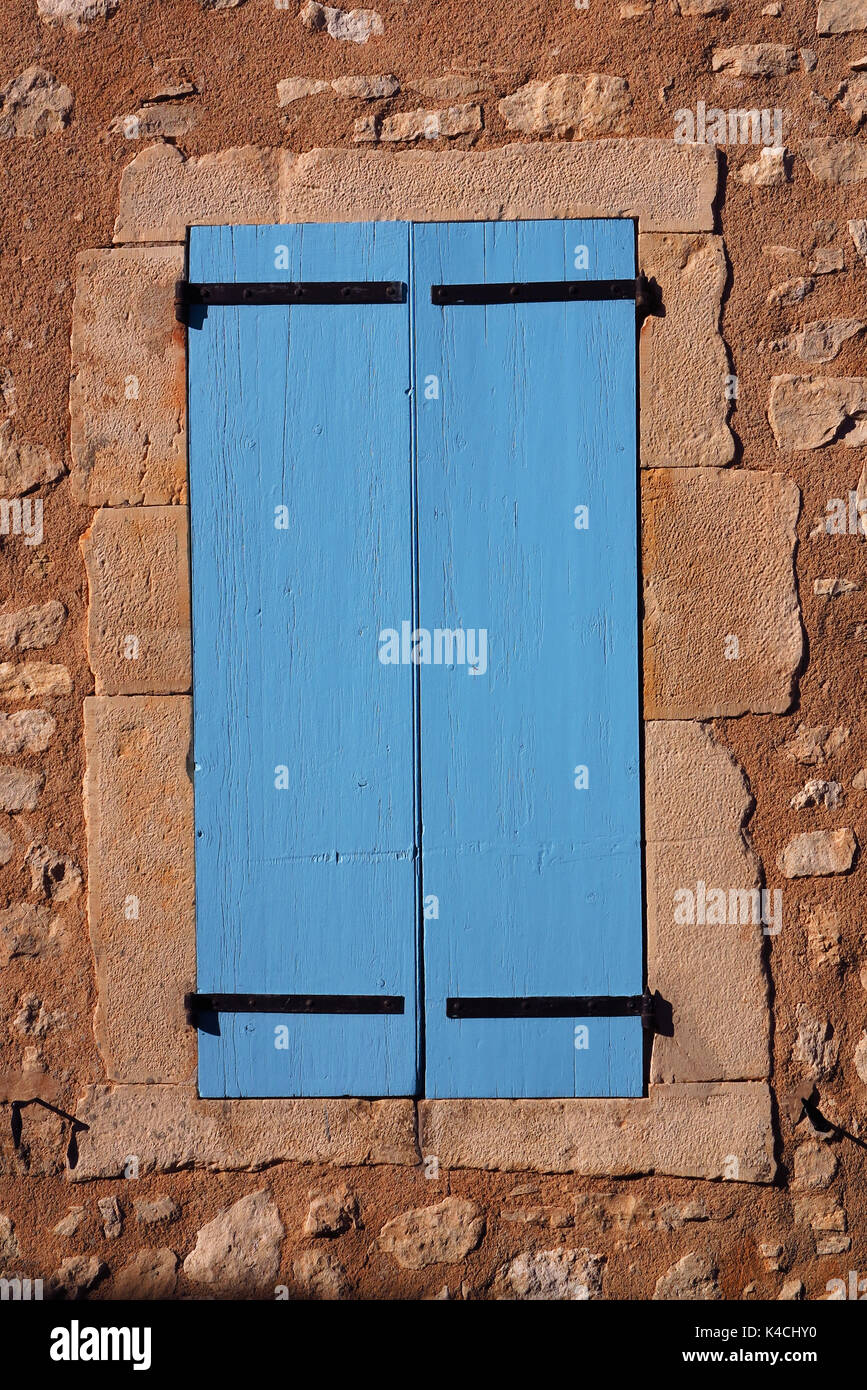 Closed dwelling hi-res stock photography and images - Alamy