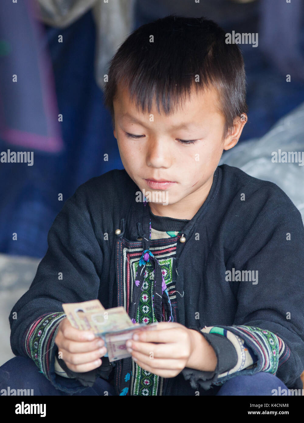 SA PA, VIETNAM - AUGUST 2017: Portrait of black hmong ethnic minority ...