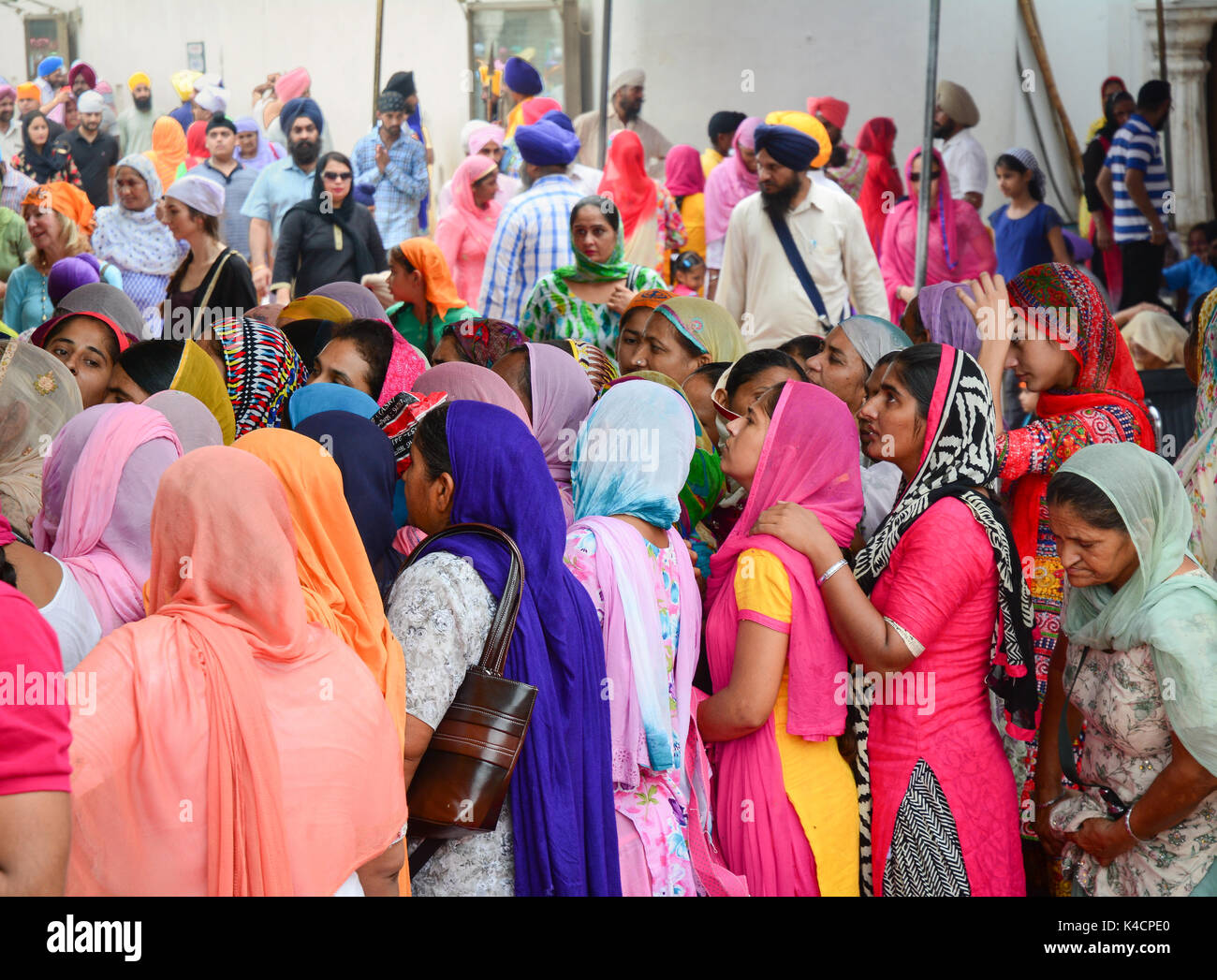 India sikh people pray worship hi-res stock photography and images - Alamy