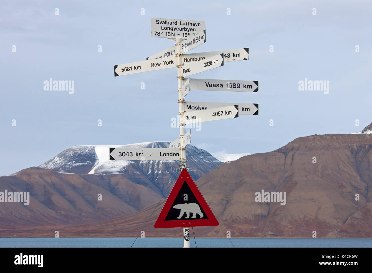 Svalbard polar bear warning sign hi-res stock photography and images ...