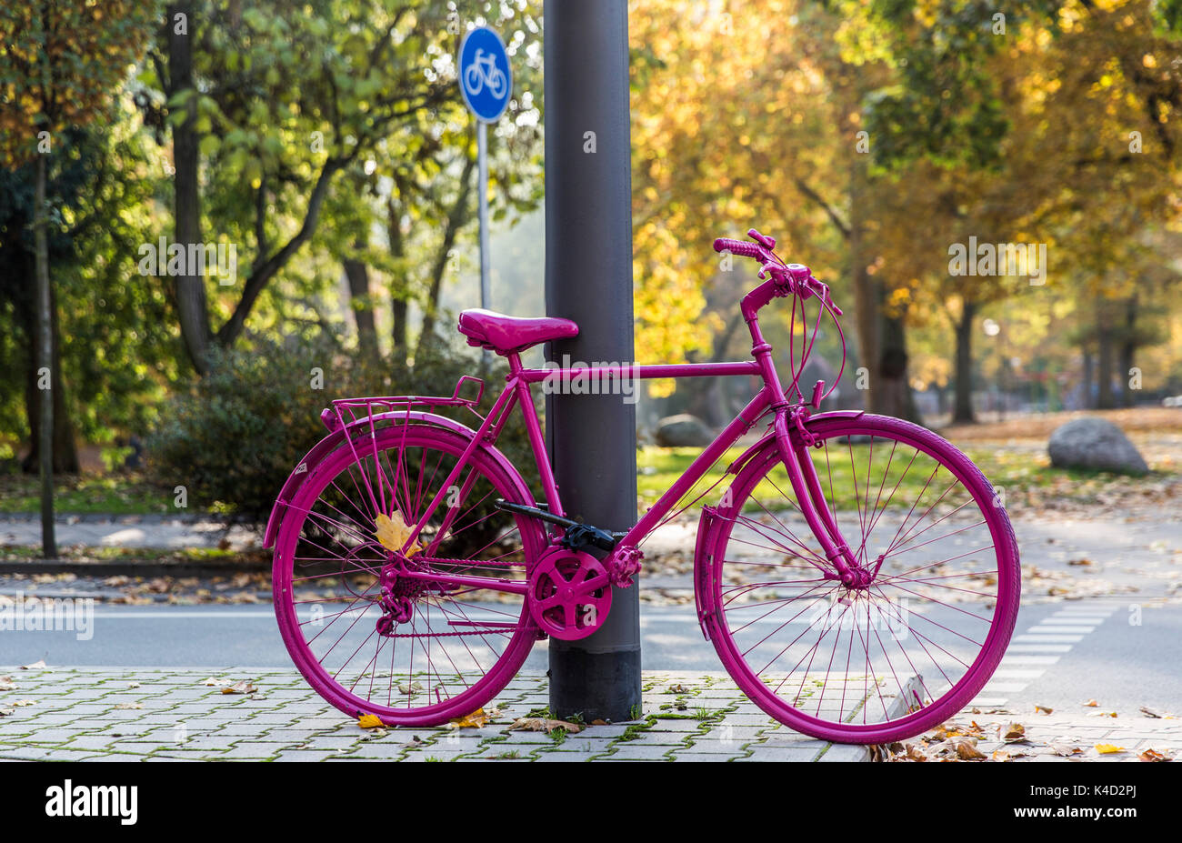 Pink colored bicycle hi-res stock photography and images - Alamy