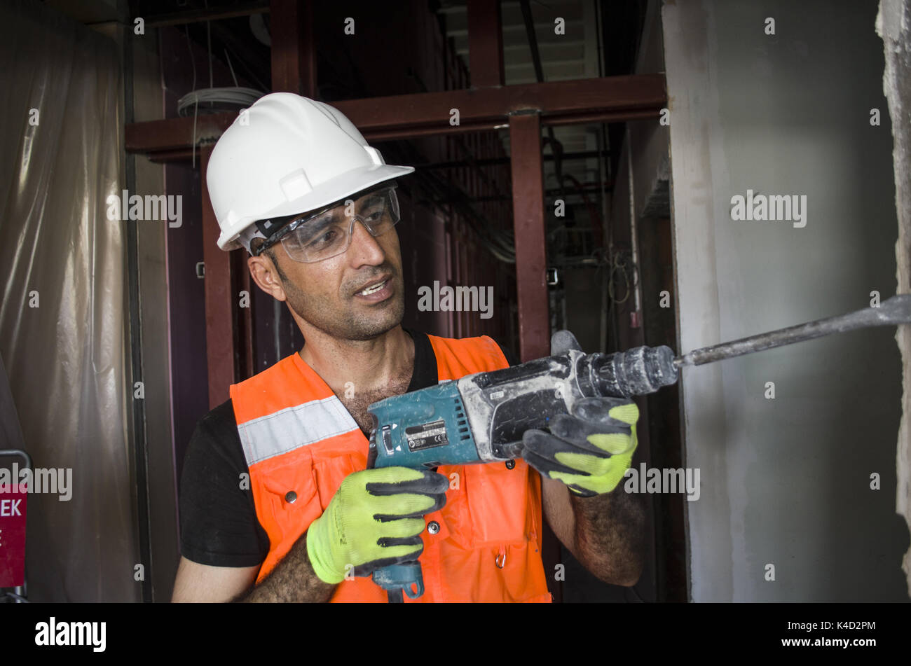 Construction worker working with hammer drill Stock Photo - Alamy