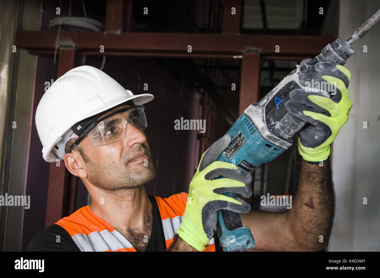 Construction worker working with hammer drill Stock Photo - Alamy