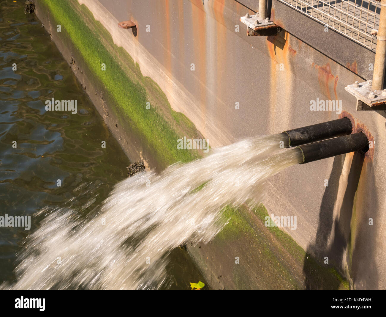 Outlet pipes pumping water hi-res stock photography and images - Alamy