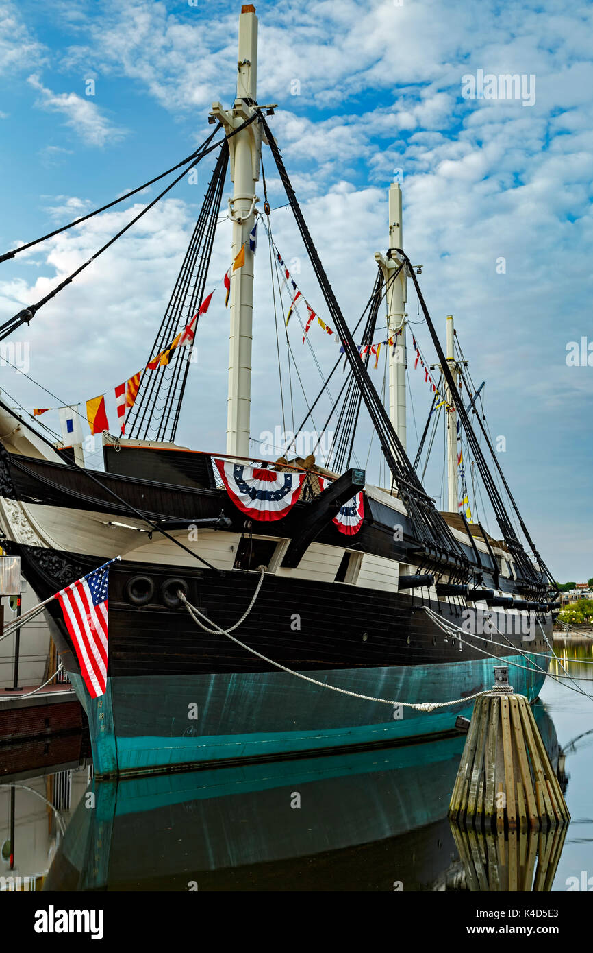 Uss constellation hi-res stock photography and images - Alamy