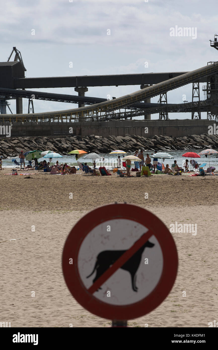 Holidaymakers enjoy the summer along the beach of Port of Alcanar ...