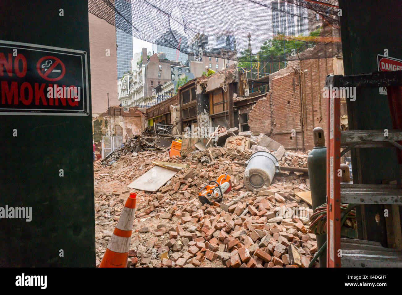 Construction and demolition of a building on Fifth Avenue in the NoMad ...