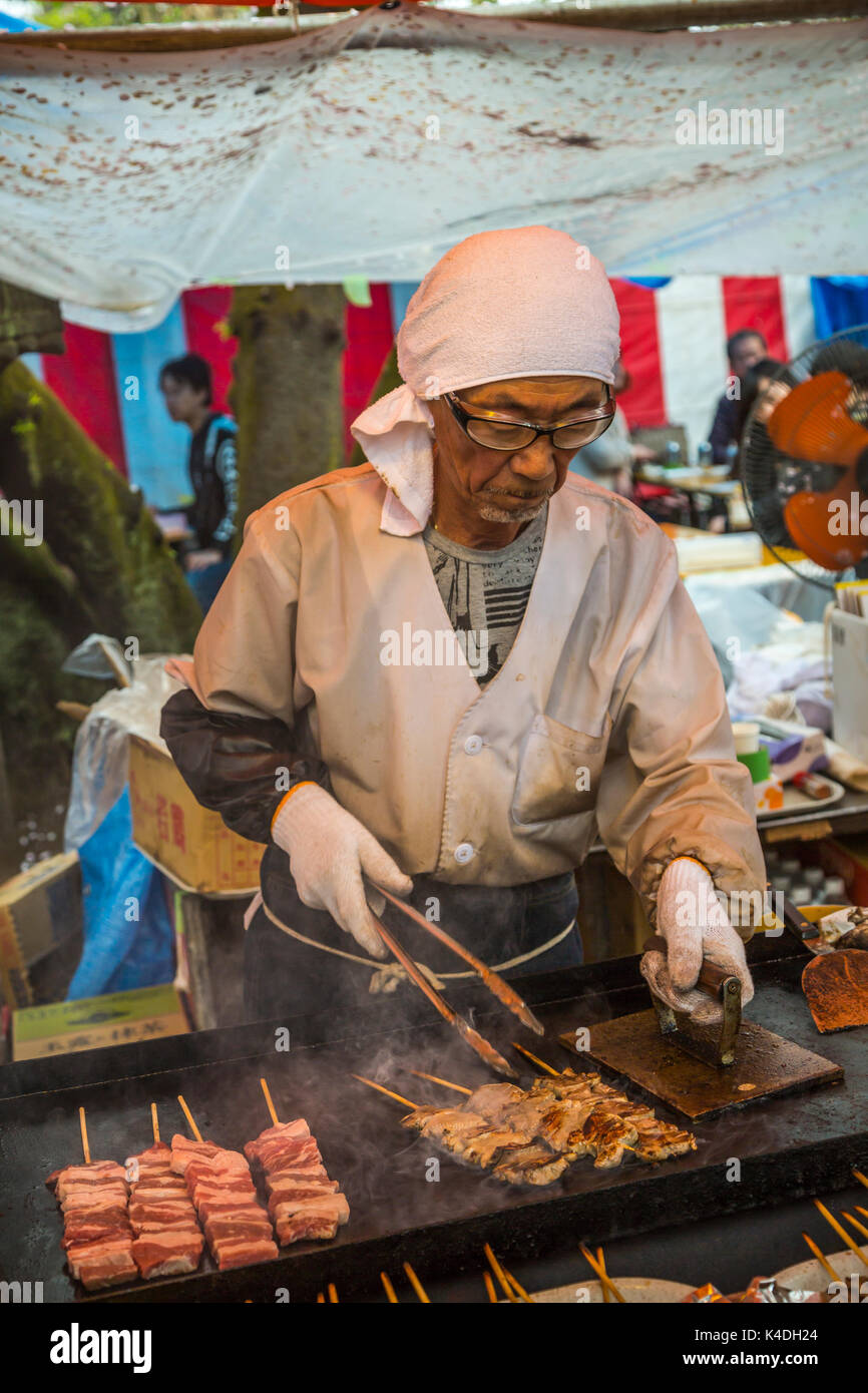 Food vendors preparing food in Ueno Onshi Park, Taito, Tokyo, Japan ...