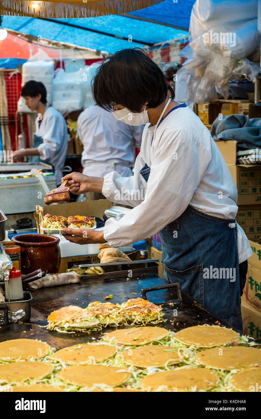 Food vendors preparing food in Ueno Onshi Park, Taito, Tokyo, Japan ...