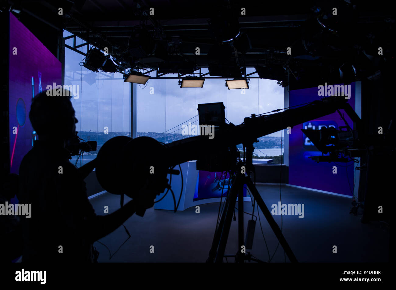 Cameraman studio shooting hi-res stock photography and images - Alamy