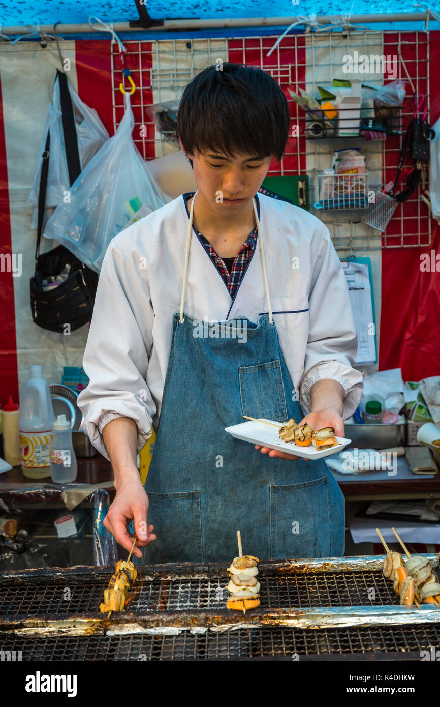 Food vendors preparing food in Ueno Onshi Park, Taito, Tokyo, Japan ...