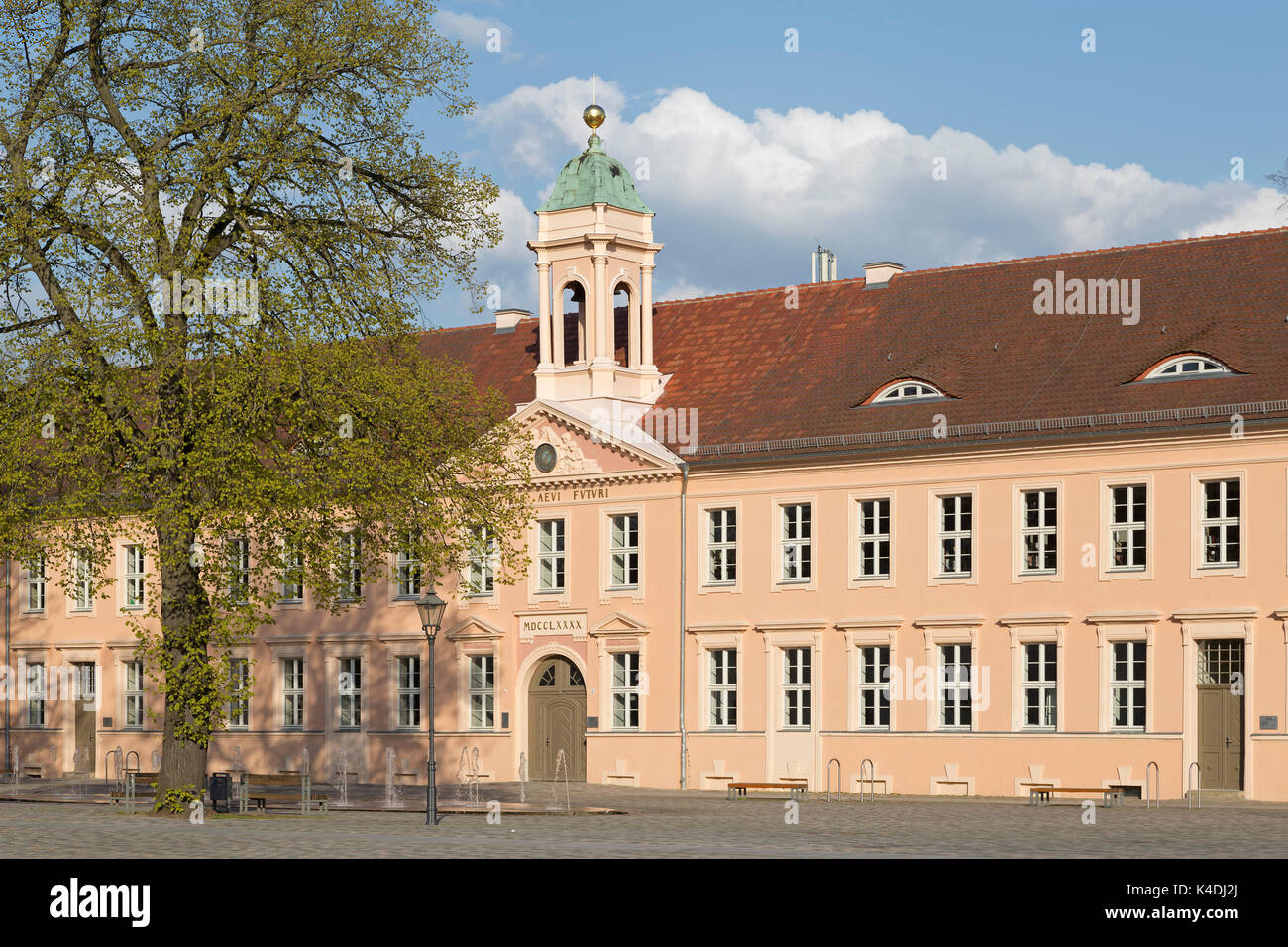 Altes gymnasium haus hi-res stock photography and images - Alamy