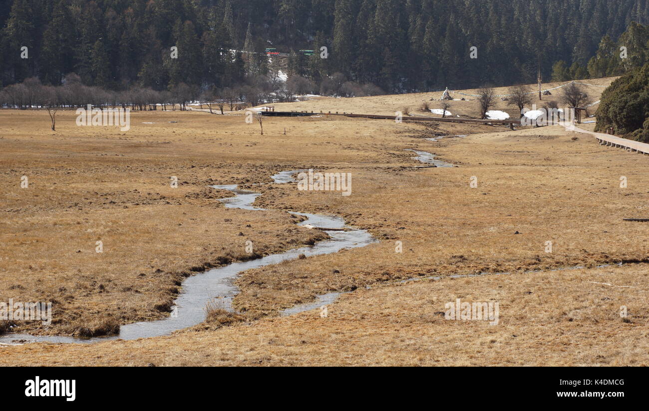 Shangri la potatso national park landscape hi-res stock photography and ...