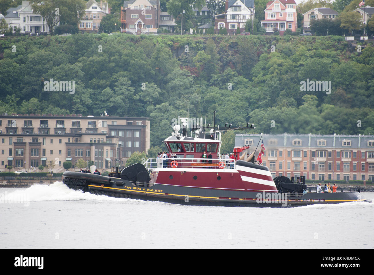 Hudson river tugboat race hi-res stock photography and images - Alamy