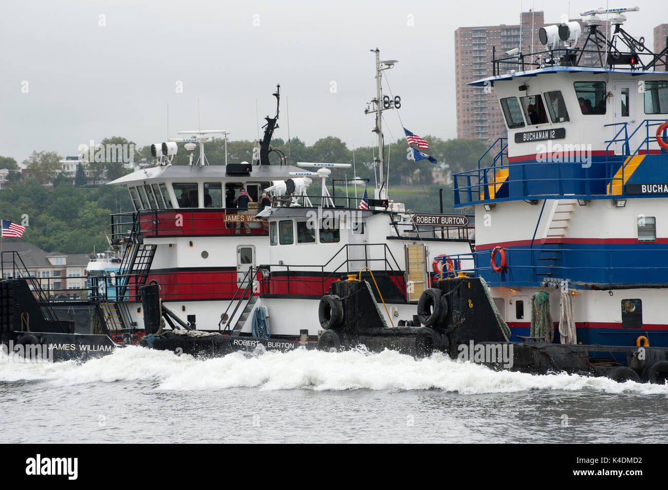 Tugboat race hi-res stock photography and images - Alamy