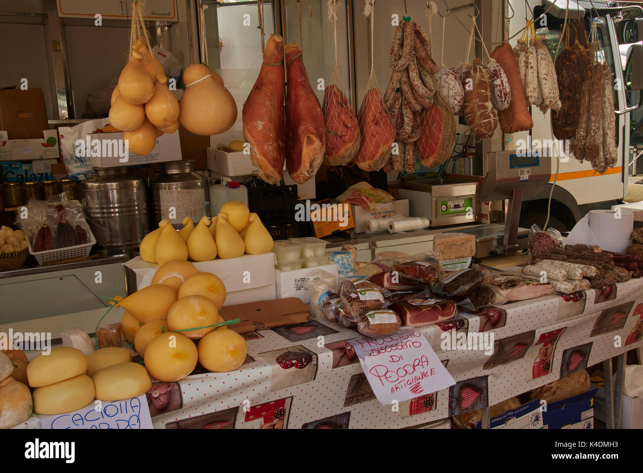 Sardegna market hi-res stock photography and images - Alamy