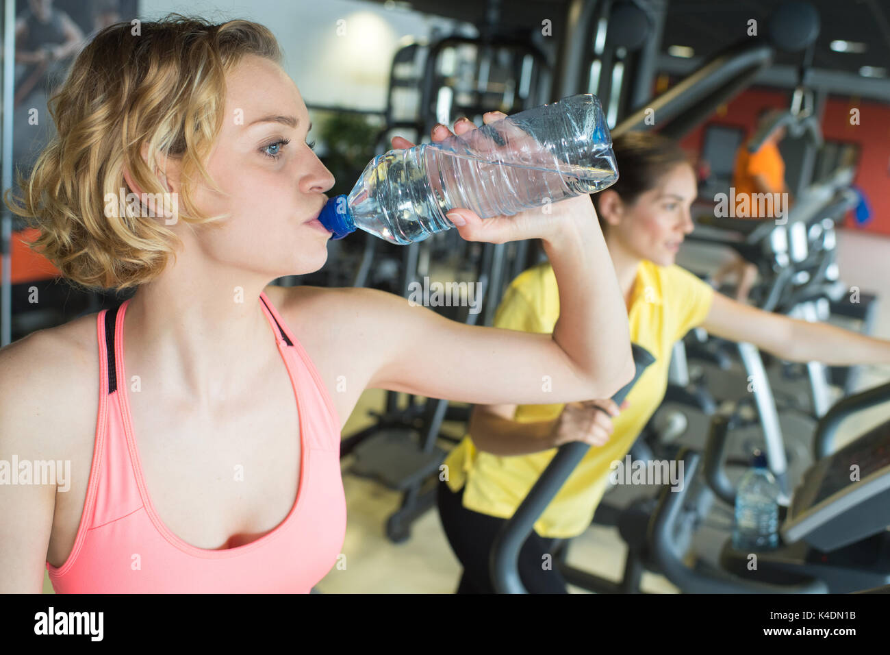 muscular woman drinking water in crossfit Stock Photo - Alamy
