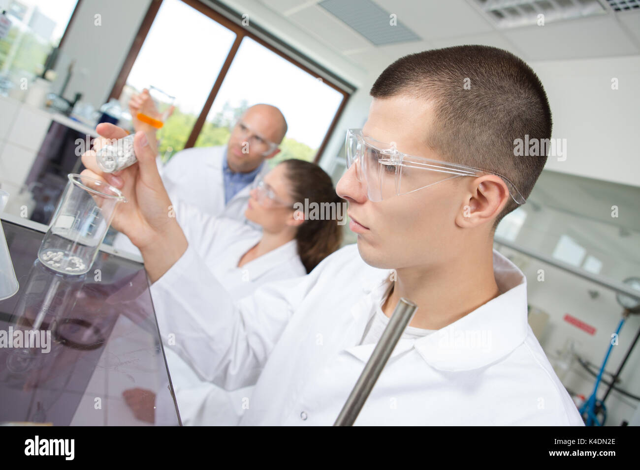 Teacher in lab doing hi-res stock photography and images - Alamy