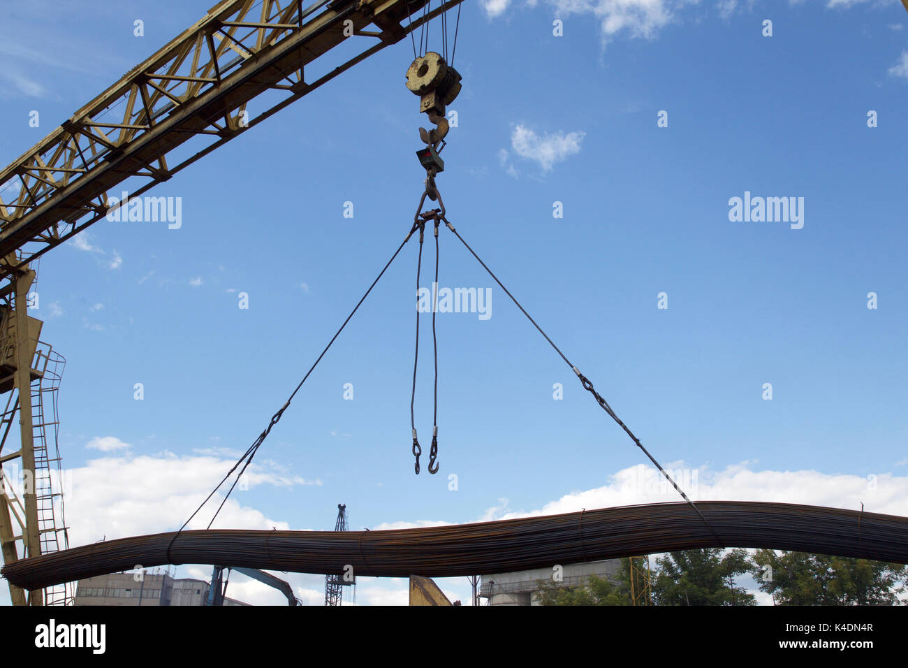 Structural elements of the crane during loading and unloading in the ...