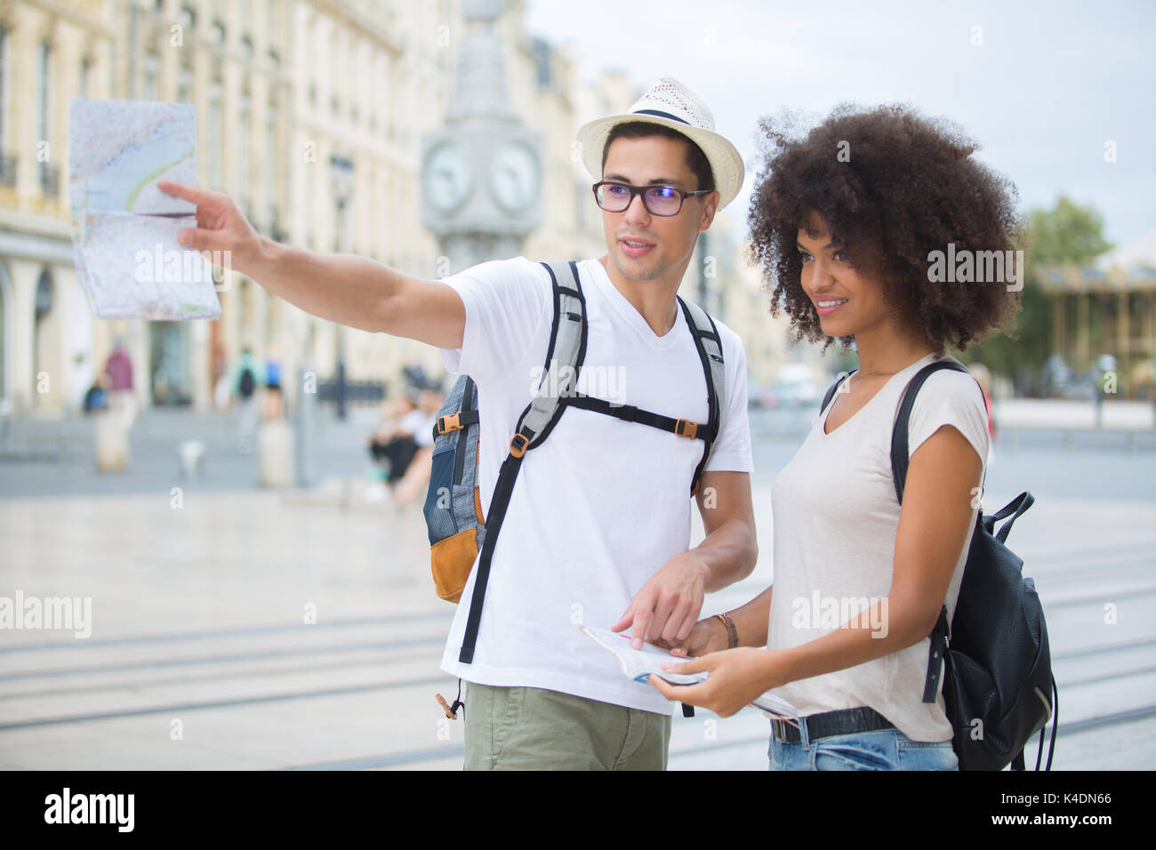 happy tourists with map sightseeing city Stock Photo - Alamy
