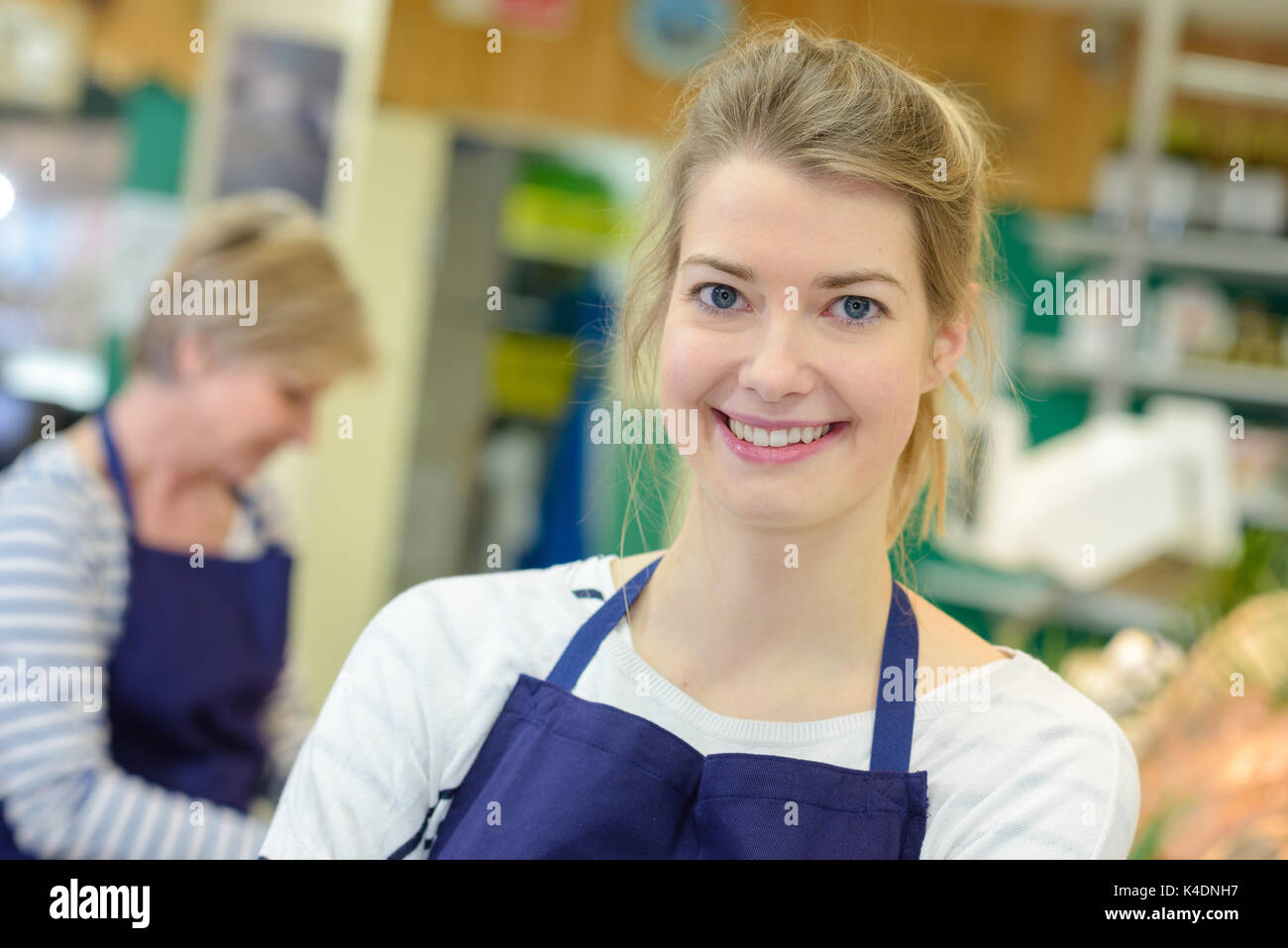 Help employee department store hi-res stock photography and images - Alamy