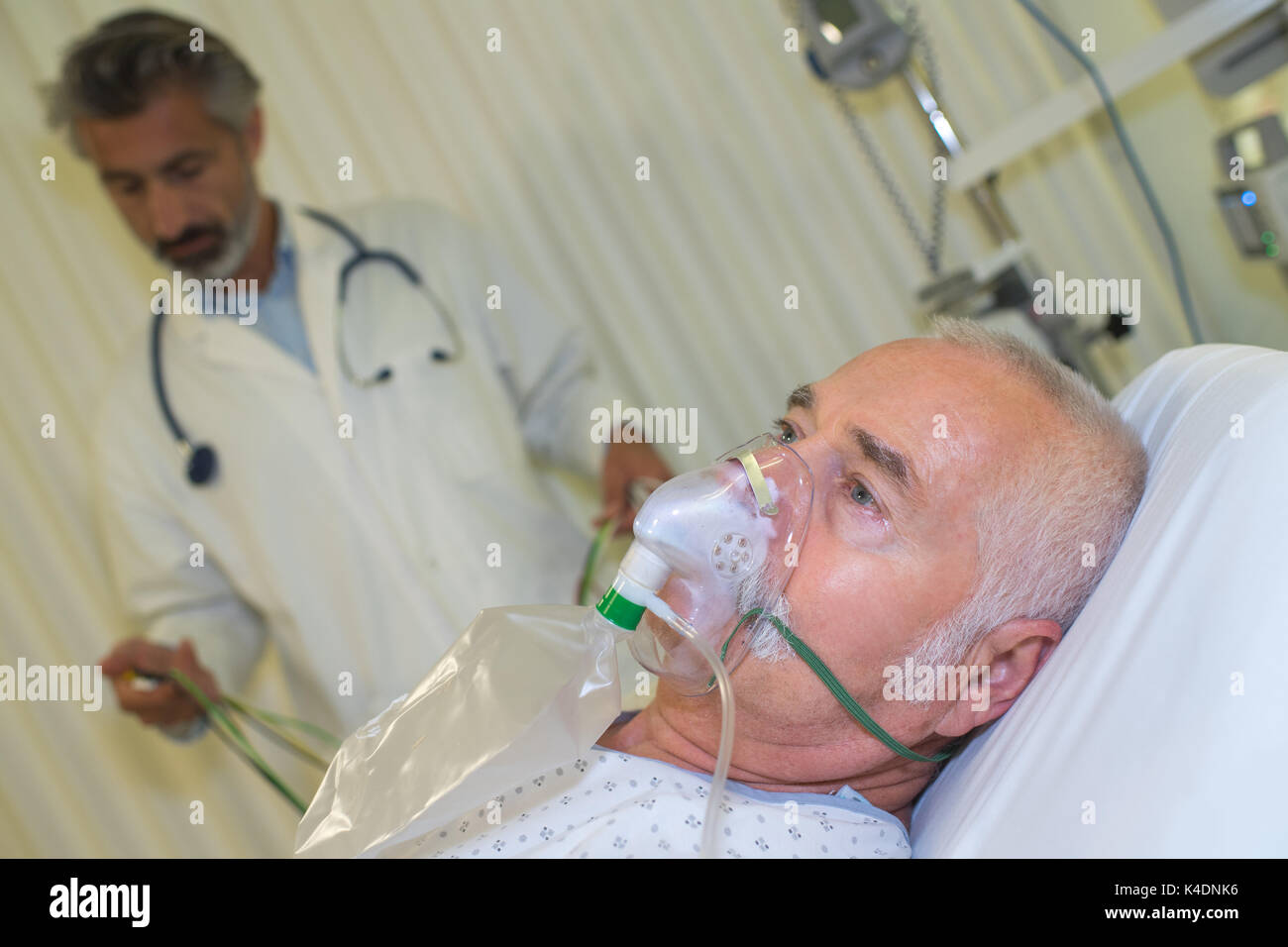doctors assisting patients with oxygen mask in hospital room Stock ...