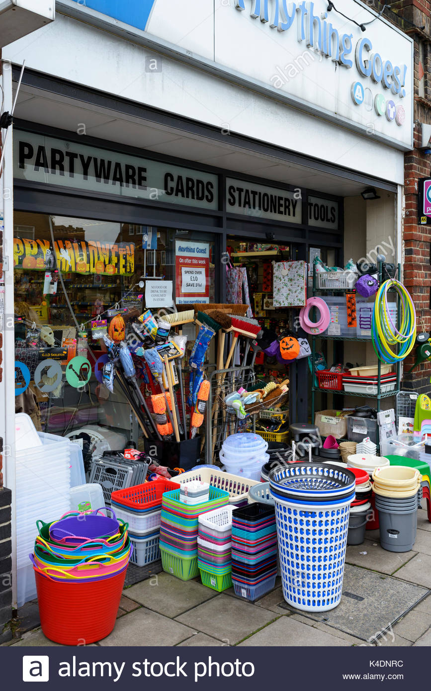 Pound Shop Uk High Street Stock Photos & Pound Shop Uk High Street ...