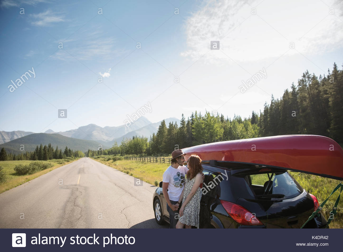 Two men standing outside a car hi-res stock photography and images - Alamy