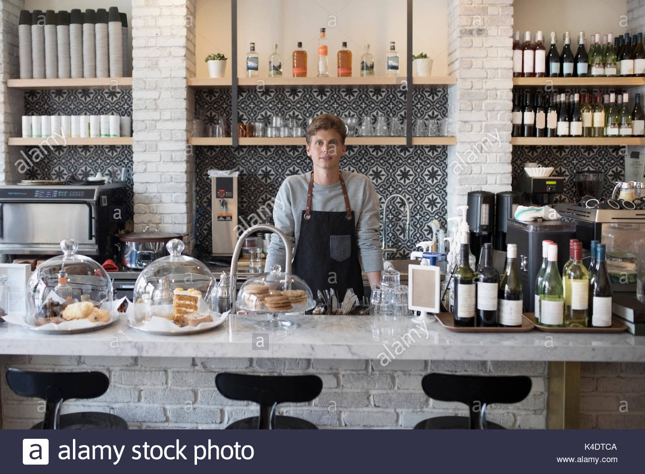 Camera behind counter coffee shop hi-res stock photography and images ...