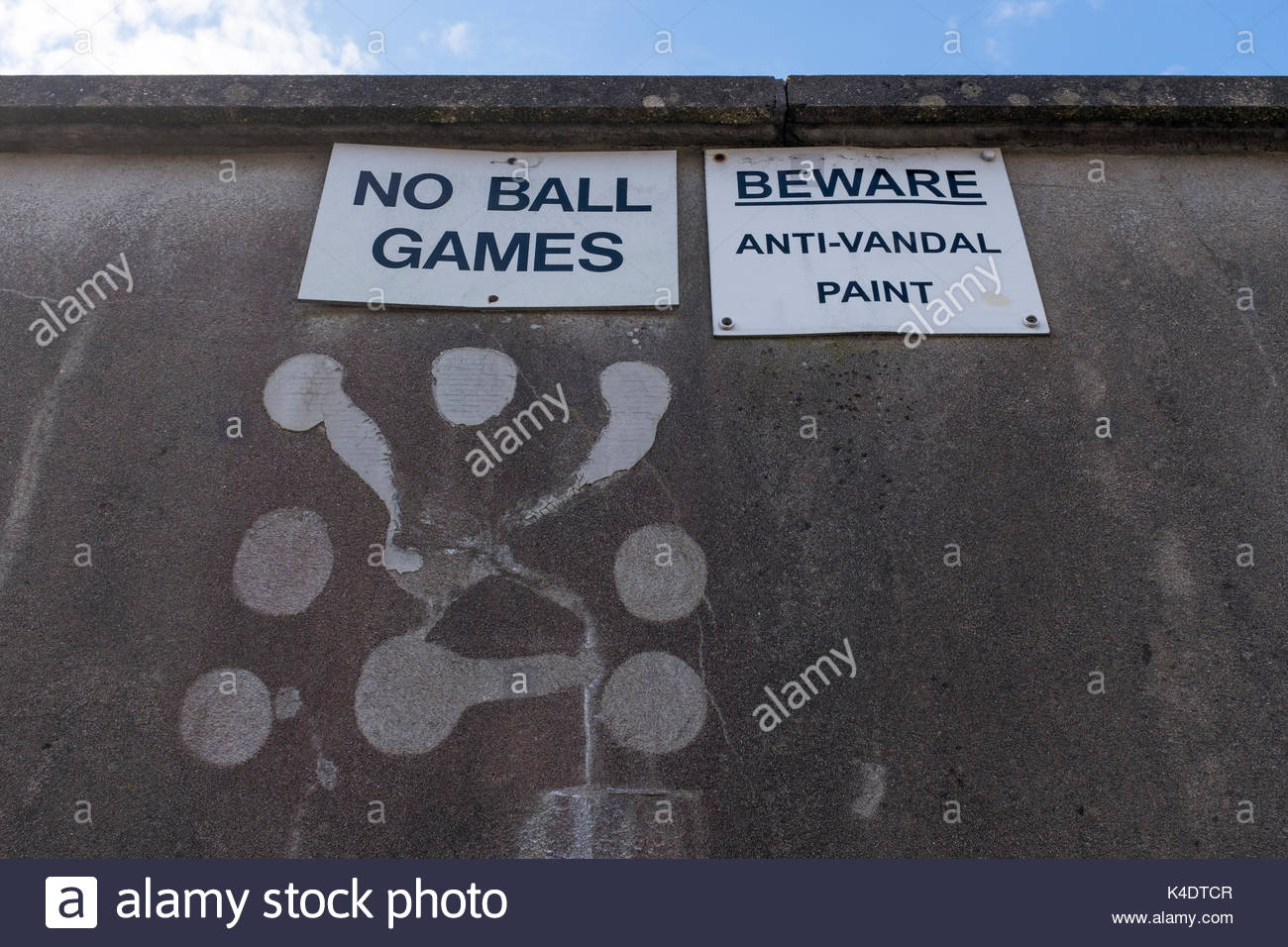 Wall Signs High Resolution Stock Photography and Images - Alamy