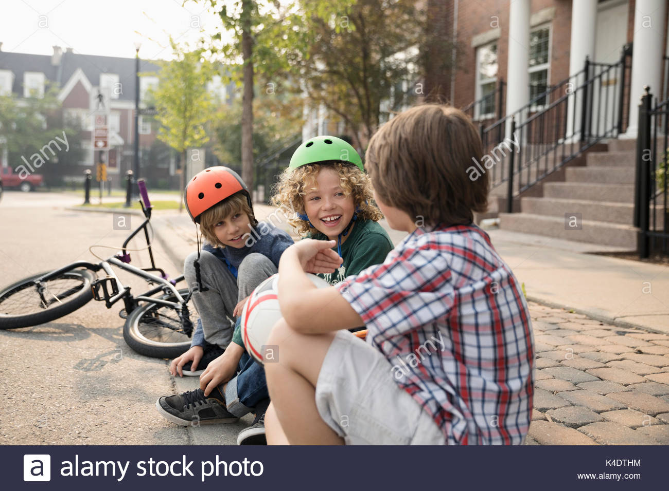 Child sitting on curb hi-res stock photography and images - Alamy