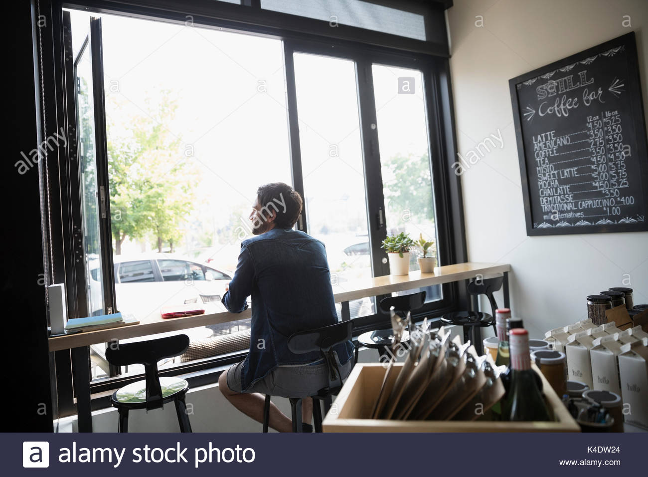 Man sitting cafe hi-res stock photography and images - Alamy