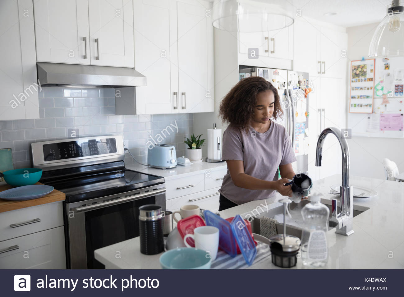 Girls sink hi-res stock photography and images - Alamy