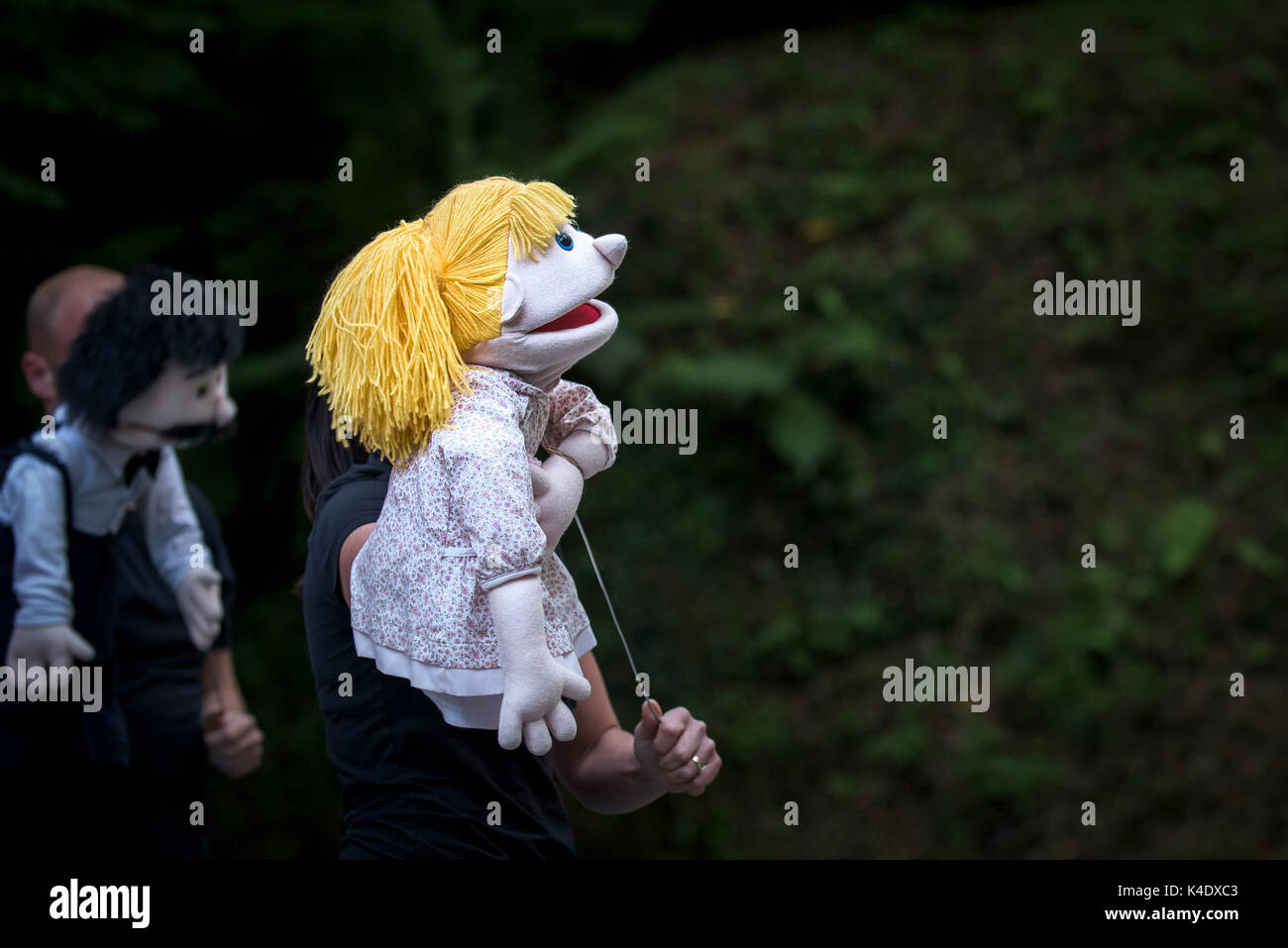 Puppets giant hi-res stock photography and images - Alamy