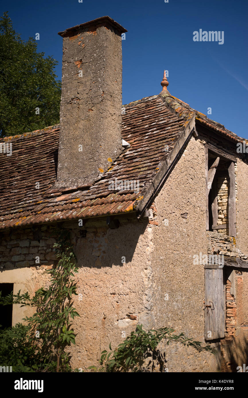 Delapidated house exterior hi-res stock photography and images - Alamy