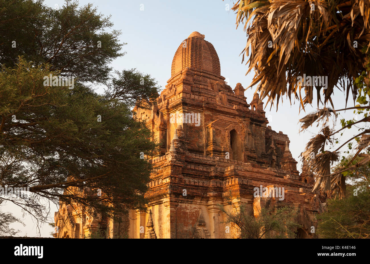 Burmese temple architecture hi-res stock photography and images - Alamy