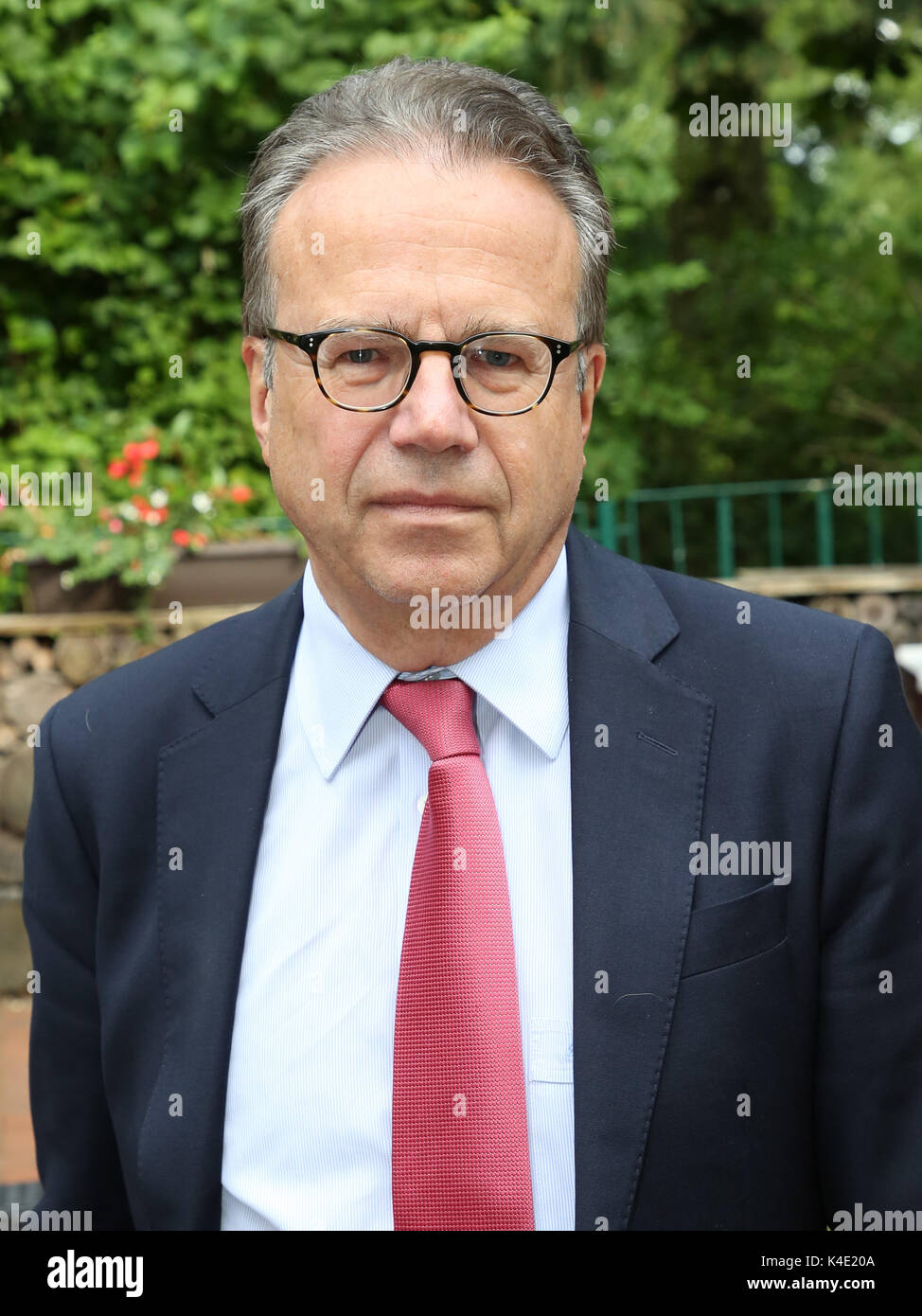 Ehemaliger vorsitzender der bundeswehr strukturkommission hi-res stock ...