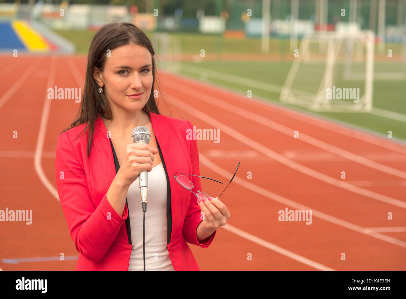 Tv field reporting hi-res stock photography and images - Alamy