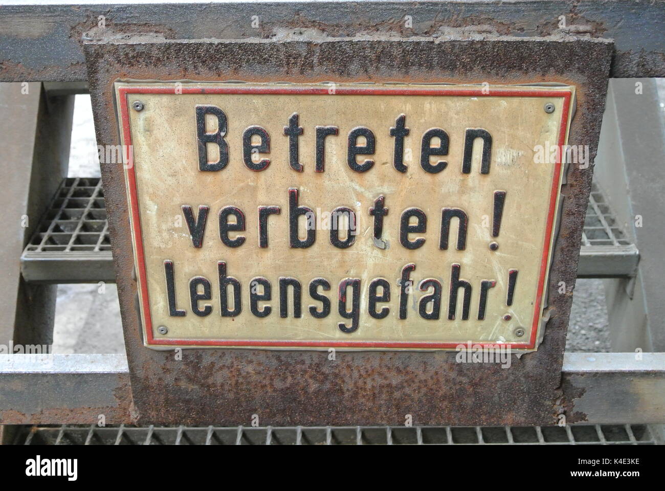 Betreten verboten lebensgefar hi-res stock photography and images - Alamy
