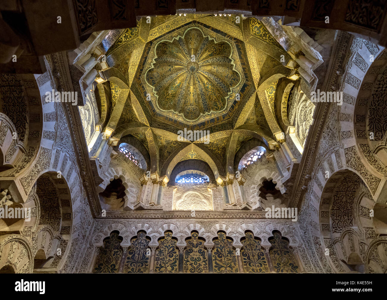 Blue mosque interior mihrab hi-res stock photography and images - Alamy