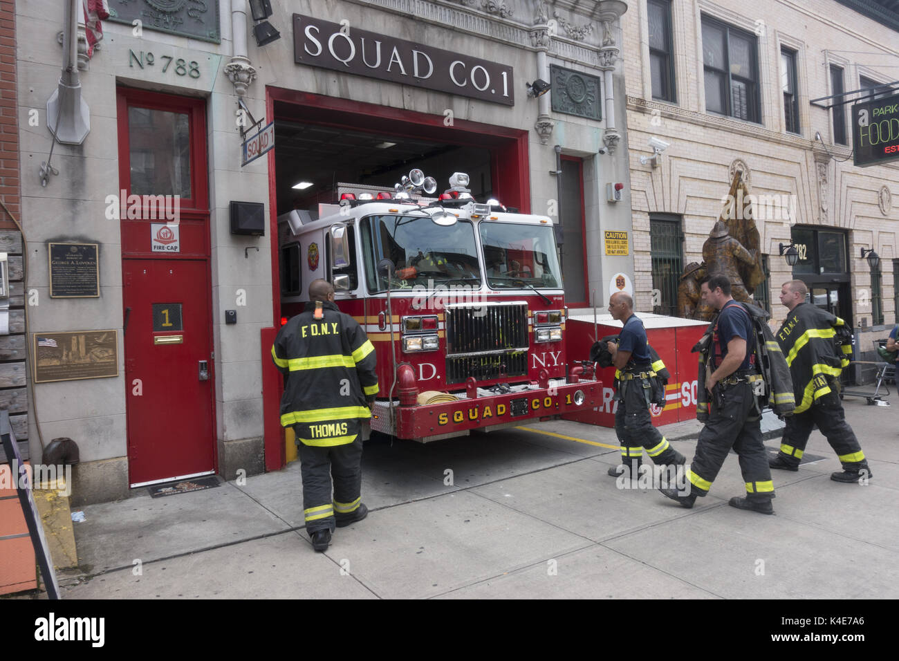 Ny firemen hi-res stock photography and images - Alamy