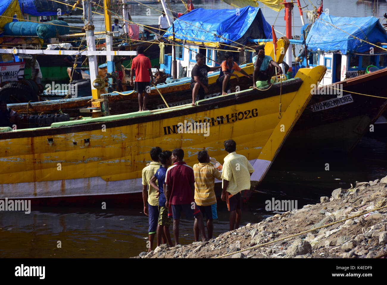 Mumbai, India. 5 September, 2017. Koli Fishing community man and women ...