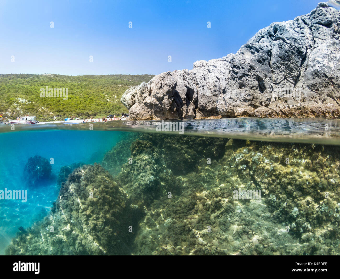 Underwater rocks hi-res stock photography and images - Alamy