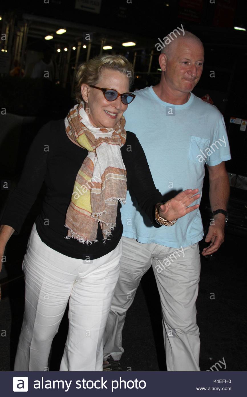 Bette Midler And Husband Martin Von Haselberg Stock Photos & Bette ...