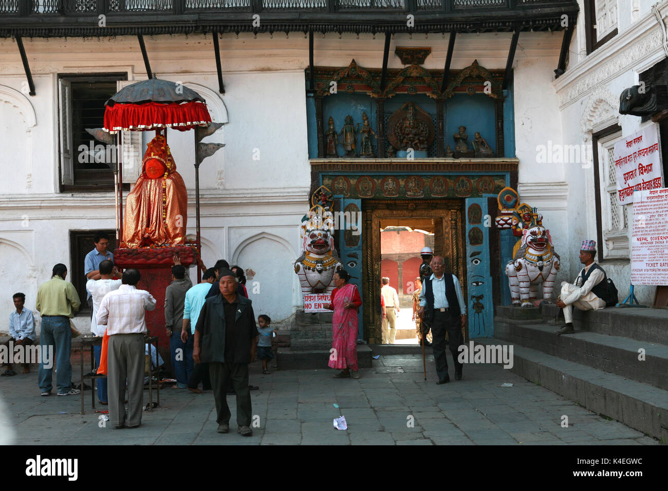 Urban residents in daily life. People on the streets of ancient ...