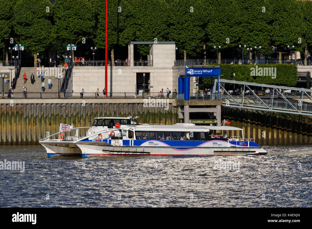 Canary wharf thames clipper river boat hi-res stock photography and ...