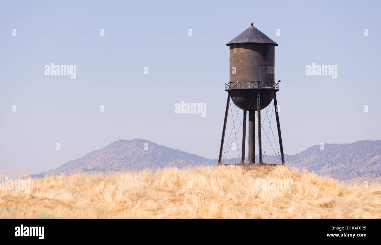 A pretty sky accents the color of this urban water tower Stock Photo ...