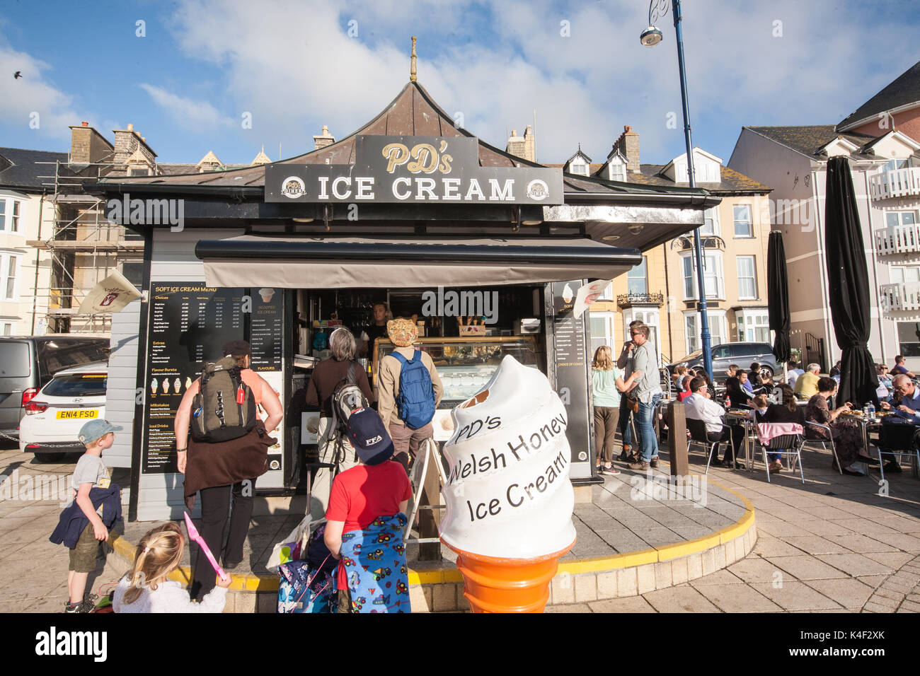 Summer parlour hi-res stock photography and images - Alamy